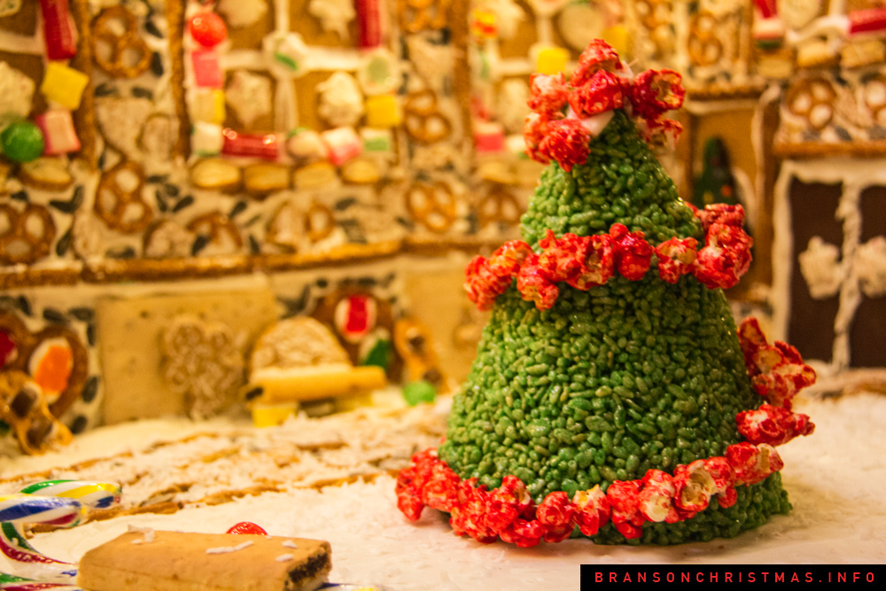 25 photos of Chateau on the Lake’s gingerbread house village – Branson ...