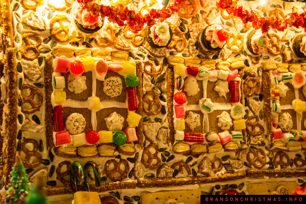 25 photos of Chateau on the Lake’s gingerbread house village – Branson ...