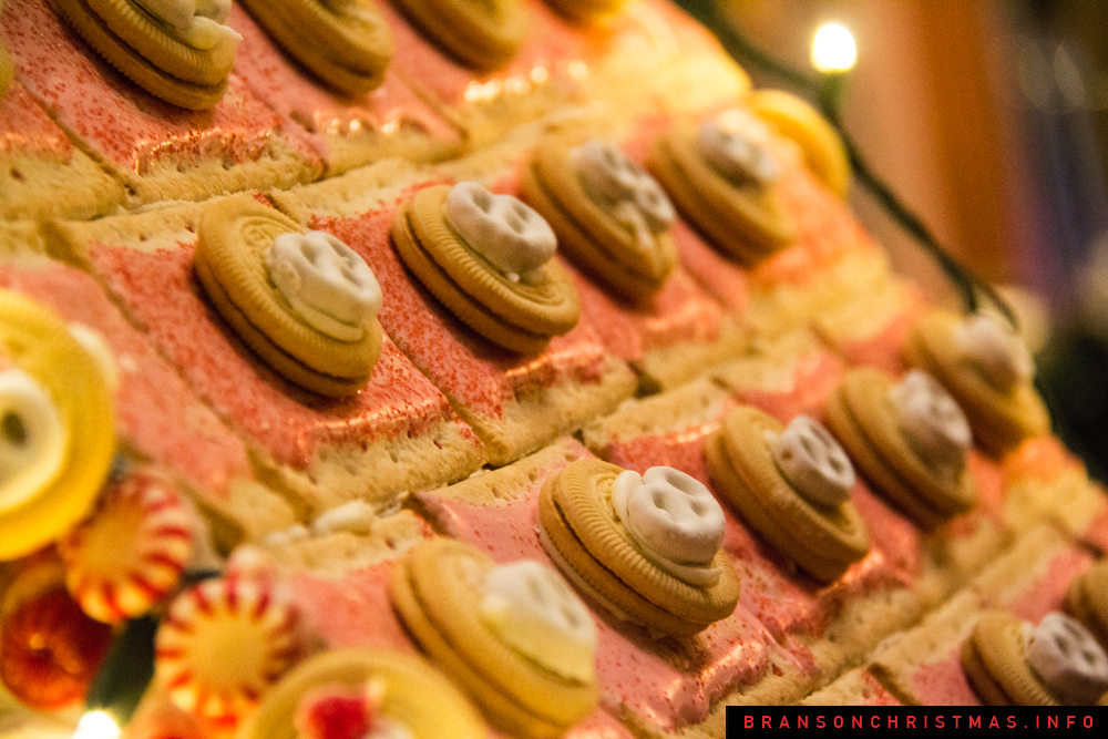 25 photos of Chateau on the Lake’s gingerbread house village – Branson ...