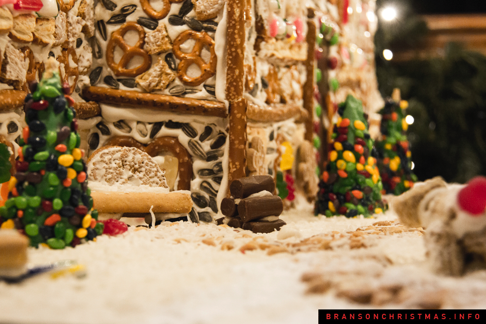 25 photos of Chateau on the Lake’s gingerbread house village – Branson ...
